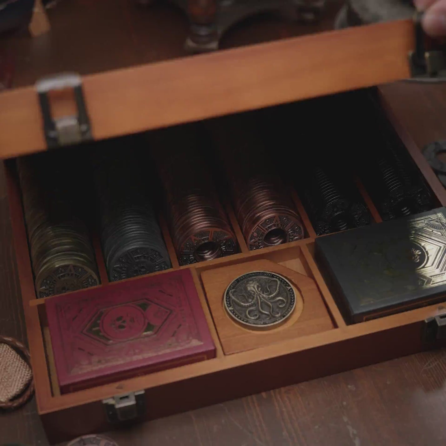 Metal Poker Chip Set 300pc The “Bundle Of Loot” – Pirate Gold Poker